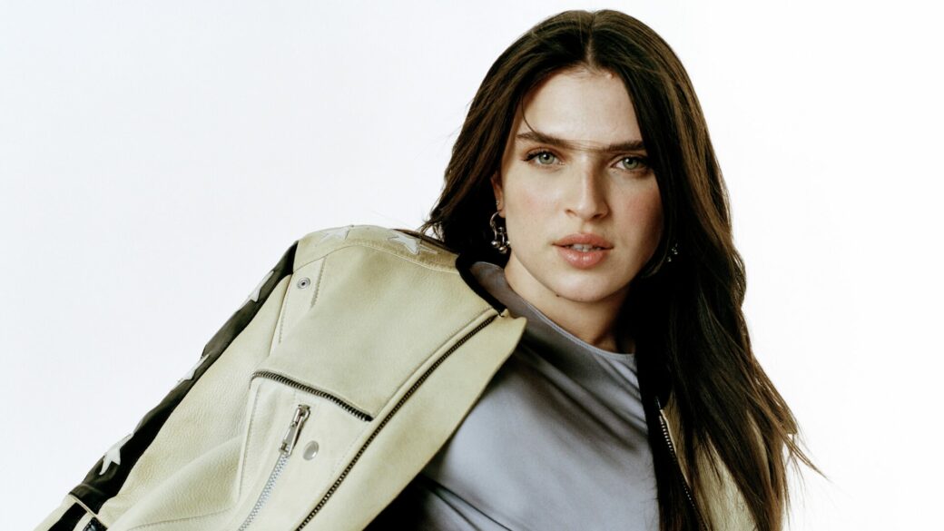 Mae Muller announces debut album 'Sorry I'm Late' - Attitude