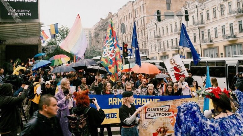 Kyiv Pride: LGBTQ soldiers join Ukraine's first march since 2022