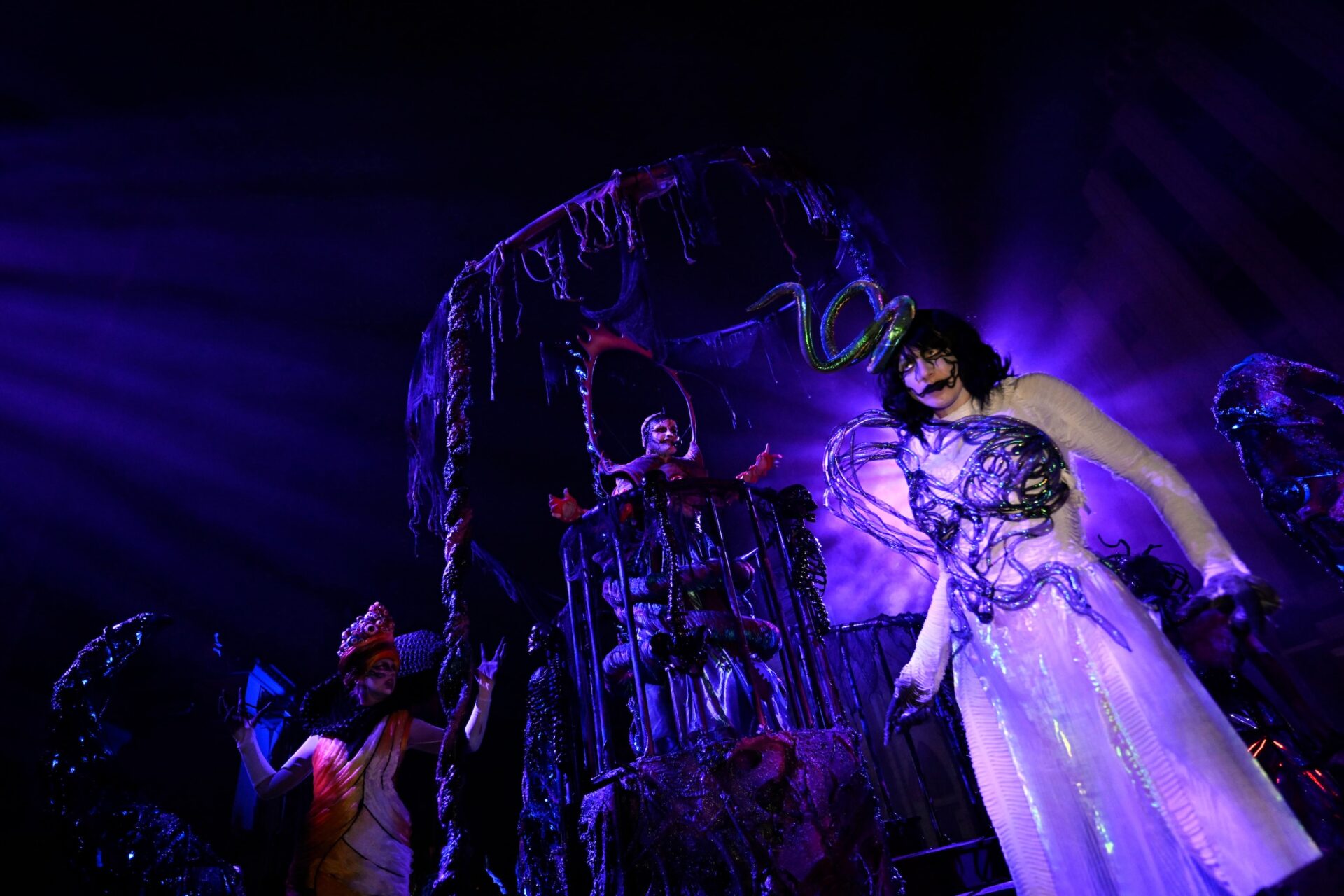 Halloween Horror Nights review: The lady is most definitely a vamp ...