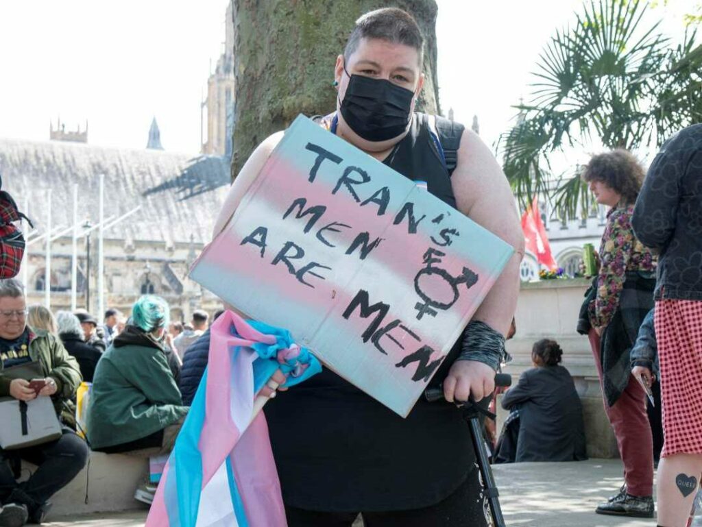 20 glorious photos of queer joy from the London trans rights protest ...