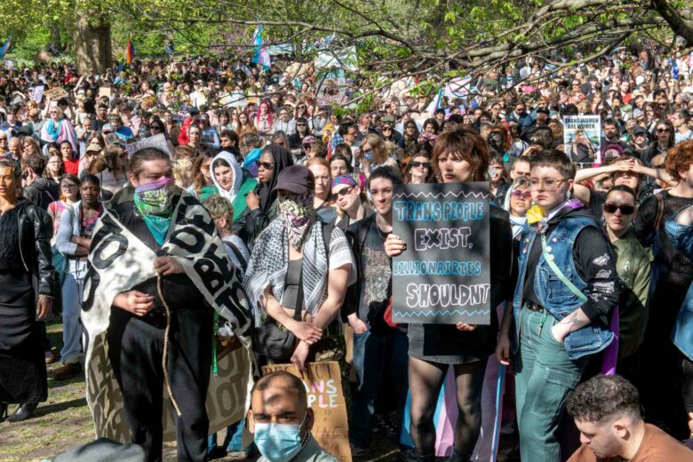 20 glorious photos of queer joy from the London trans rights protest ...